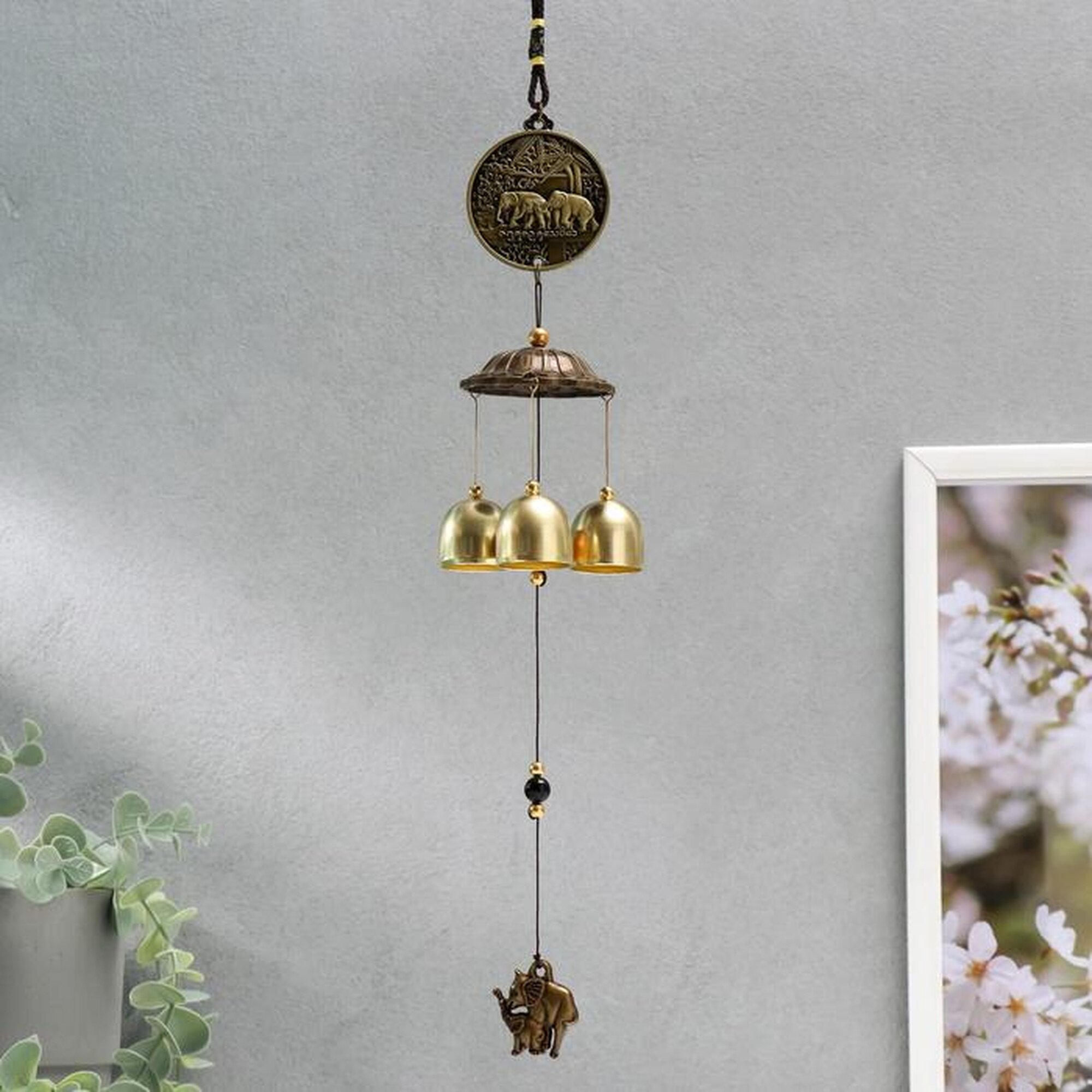 Музыка ветра металл "Монета со слонами" 3 колокольчика 1 фигурка 38 см микс