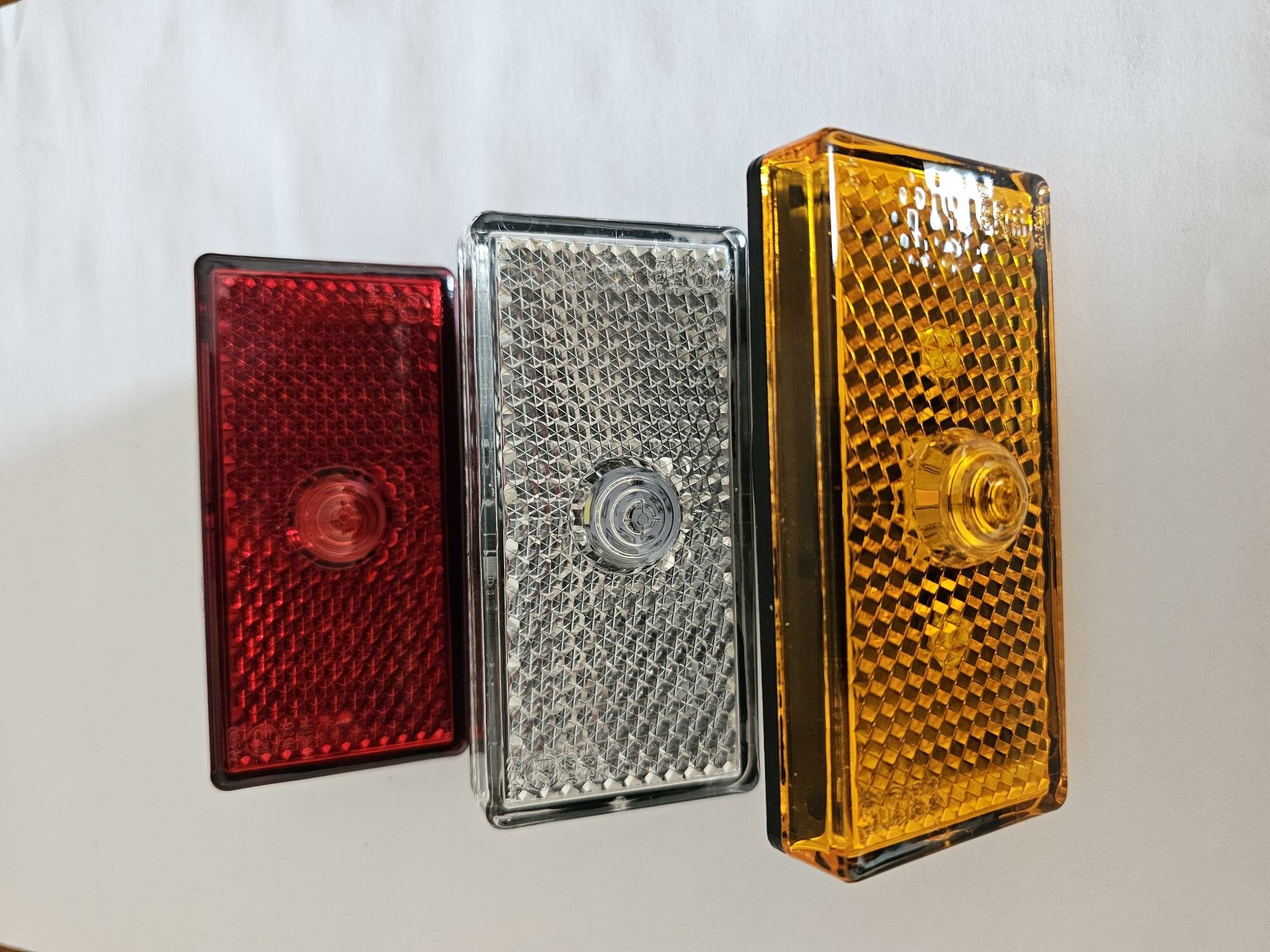 Фонарь маркерный универсальный 48 желтый с проводом 12-24в арт. 48-00