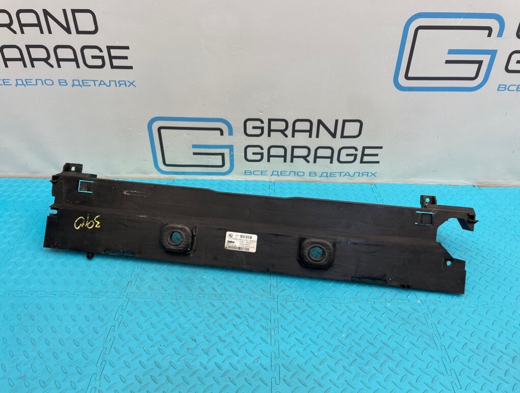 Кронштейн радиатора BMW 5-Series 2013 F10 N20B20B 2.0 OEM 17117645650