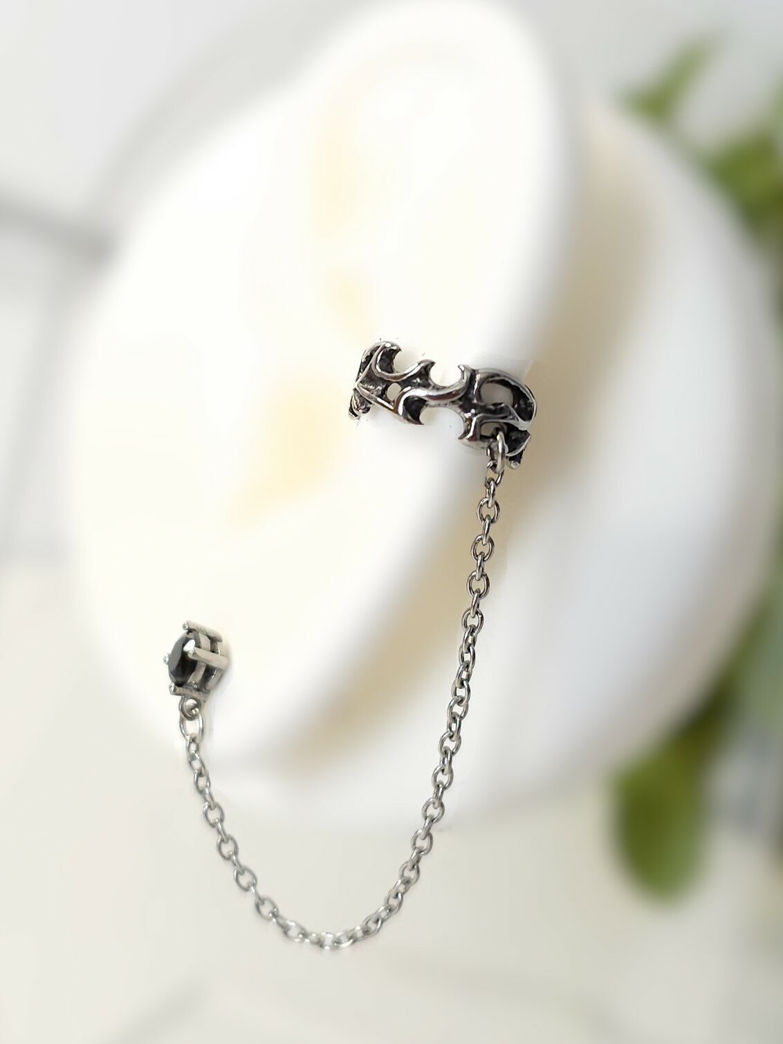 Моносерьга, славянский оберег, металл, циркон, фианит