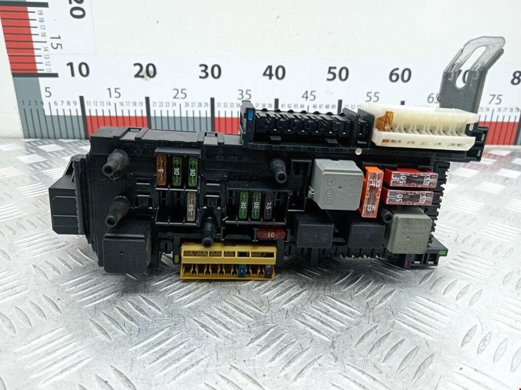 Блок предохранителей Mercedes C-Class (W204) A2129008007 арт. 1794919