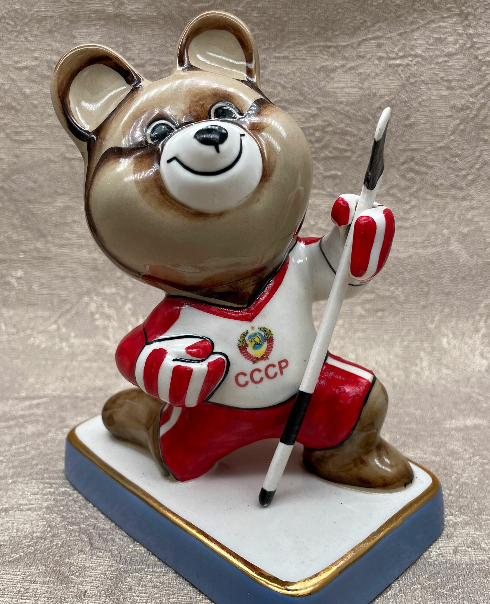 Олимпийский мишка 1980 Хоккеист СССР красный. Современное производство Вербилки