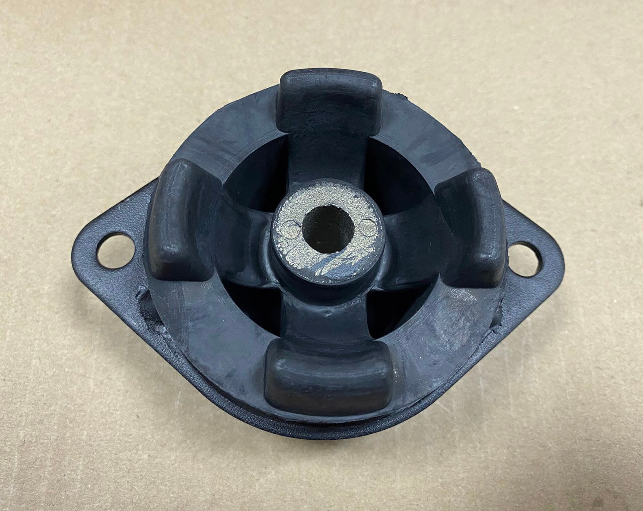 Опора КПП Audi 80 B3 (Ossca)