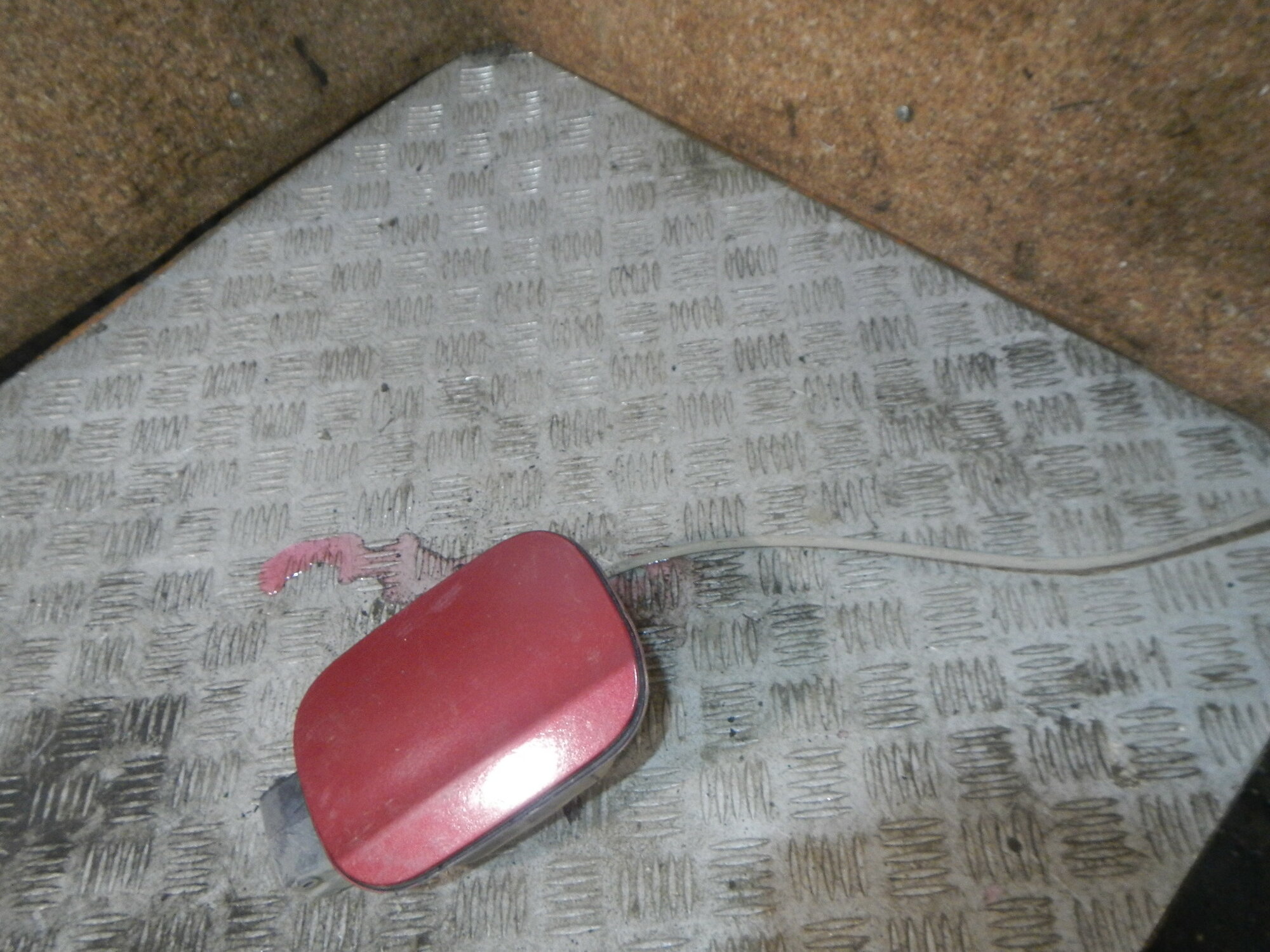 Б/У Ниша лючка бензобака, Volkswagen (Фольксваген)-JETTA (06-11) VOLKSWAGEN JETTA (06-11) на лючке сломано крепление. 52...