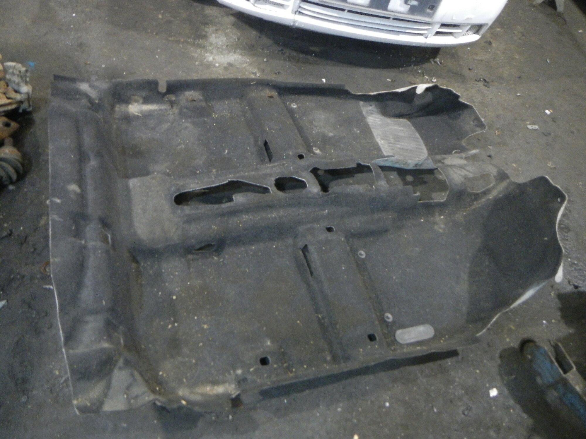 Б/У Покрытие напольное (ковролин), Opel (Опель)-CORSA D (06-) OPEL CORSA D (06-) 3 двери. Грязное,складка. 527722 GENERAL...