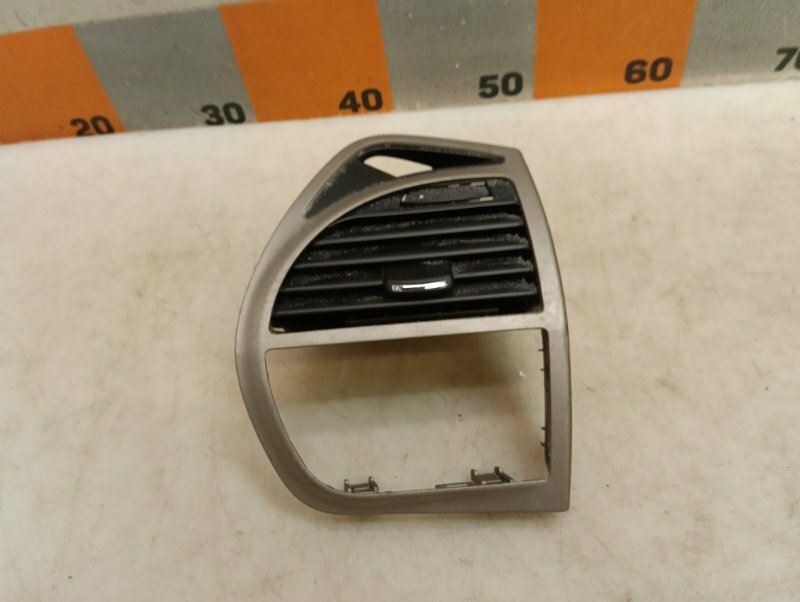 Б/У Дефлектор воздушный Citroen C4 Picasso 2008 Прав. 358204 Peugeot-Citroen арт. 8265W6