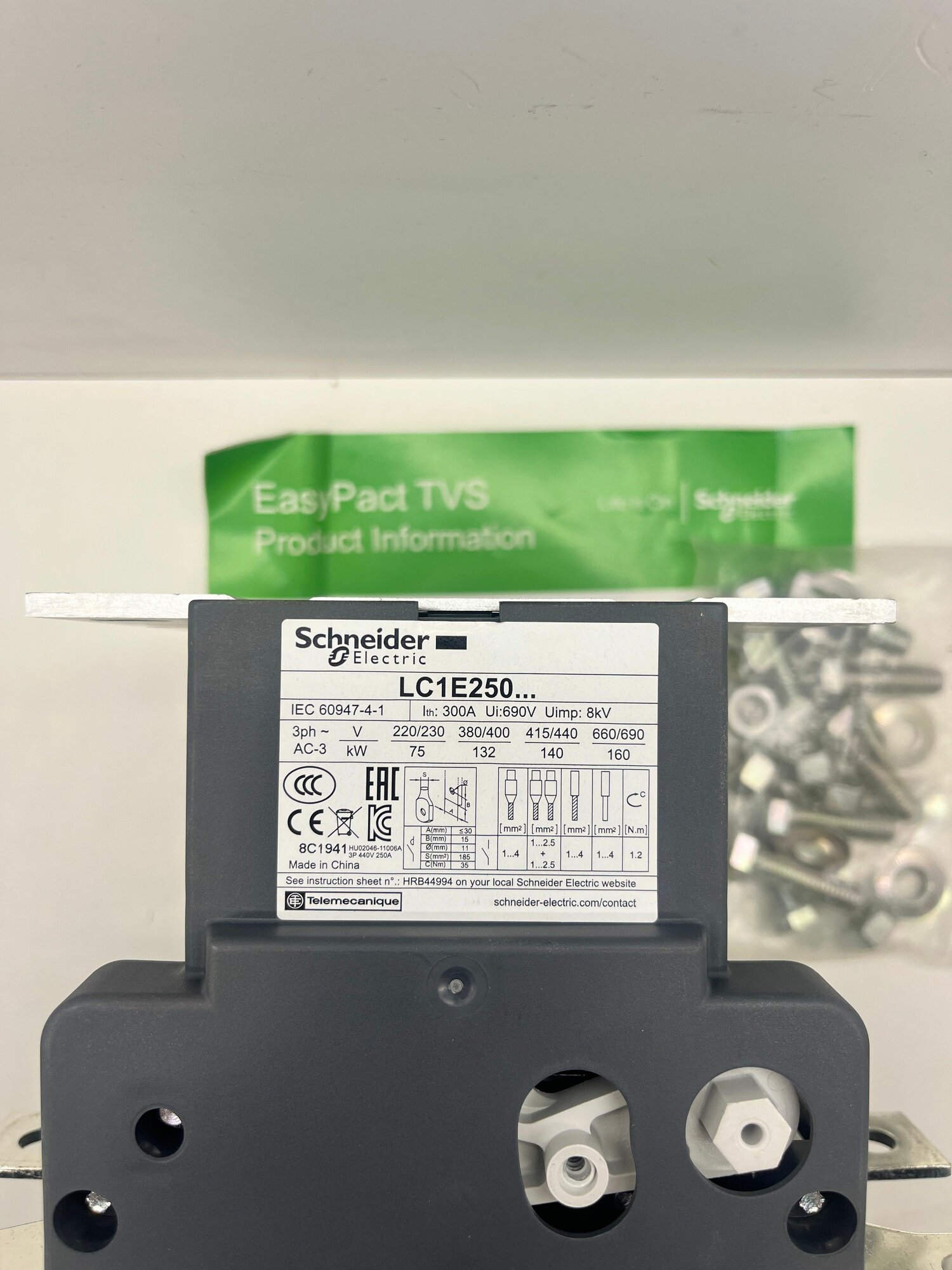 LC1E250M5 Schneider Electric. Контактор 3п, 250A AC-3, Uкат. 220V 50Hz. — фото 1