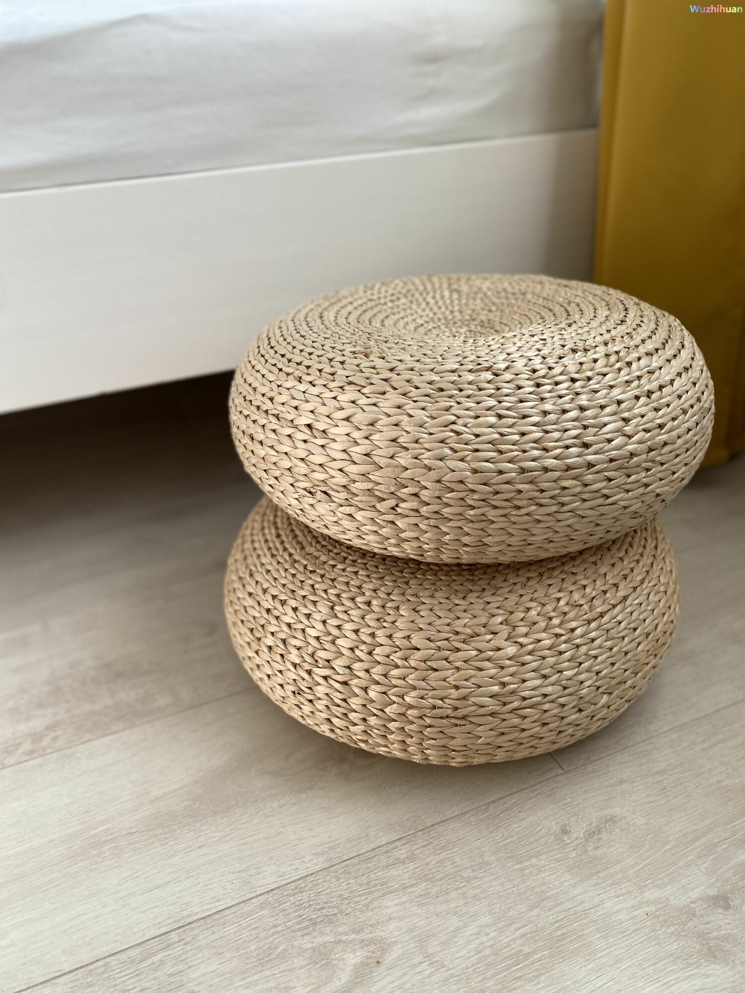 Круглый плетеный пуф из натурального рогоза, 40 см диаметр, 17 см высота, ручная работа, стильный аксессуар для интерьера