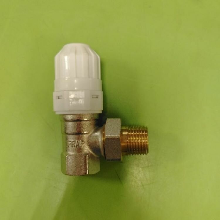 Кран 15мм радиаторный угловой ПМ вентиль с американкой маховиком штуцер-гайка латунный 1/2 FRFR409