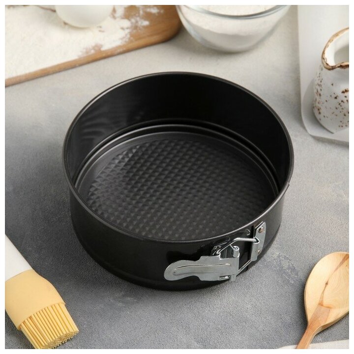 Форма для выпечки ТероПром 1760339 Доляна «Элин. Круг», d=18 см, съёмное дно, антипригарное покрытие, цвет чёрный, 1760339