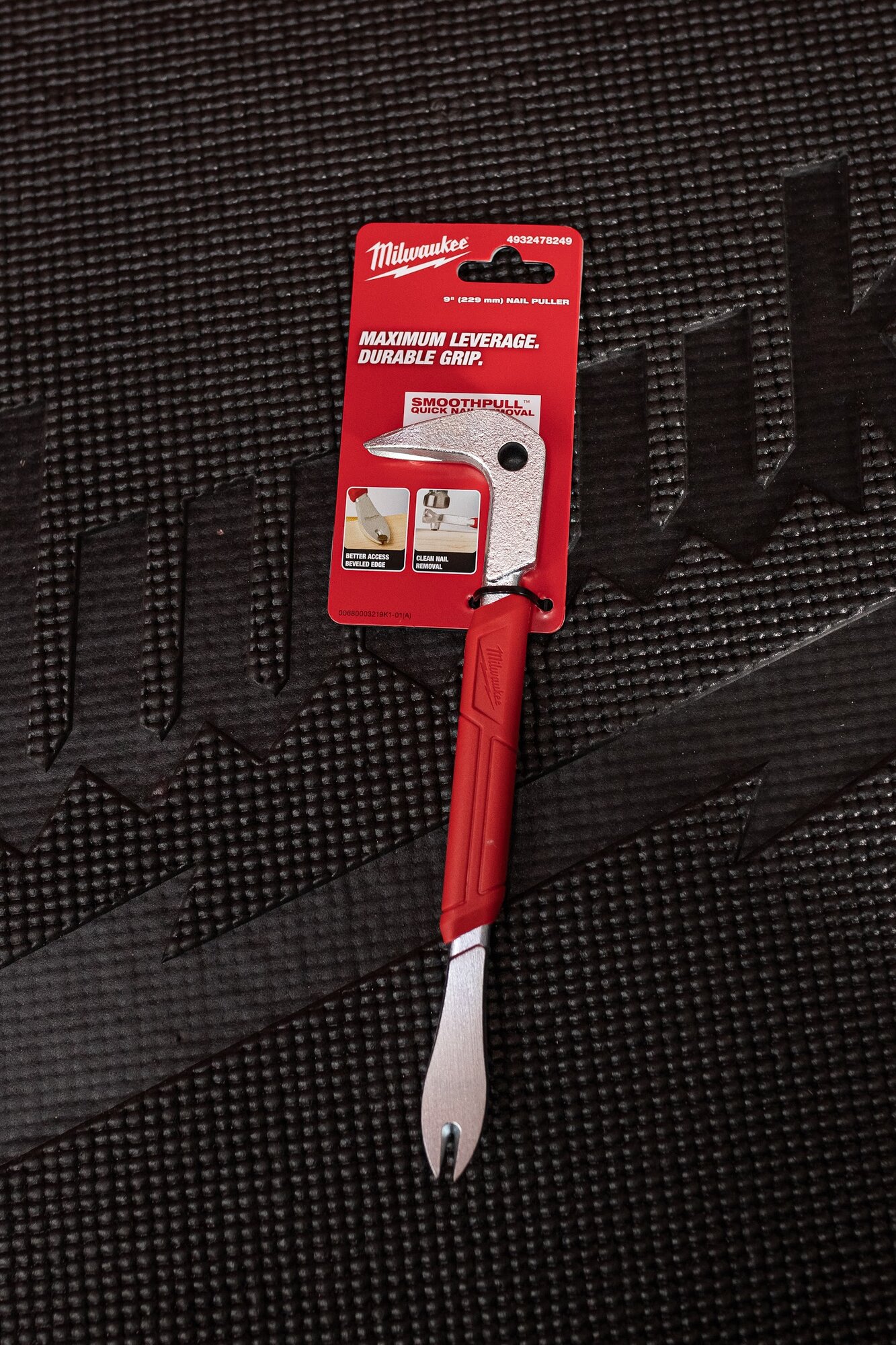 Гвоздодер Milwaukee, сталь, антикоррозионное покрытие, длина 230мм, красный/серый