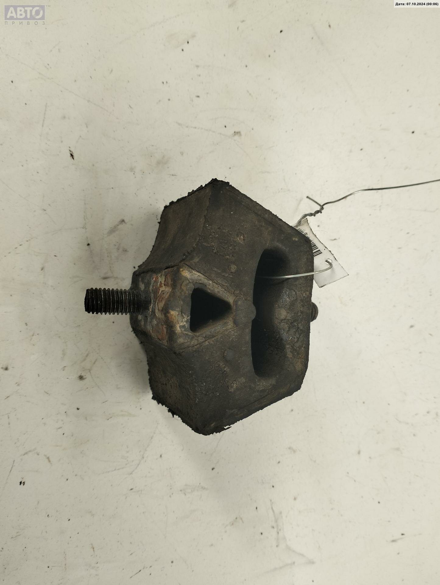 Подушка крепления двигателя Volkswagen Passat B2