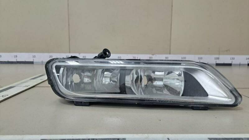 Фара противотуманная левая Volkswagen Passat B7 2011-2015 кат.номер: 3AA941661