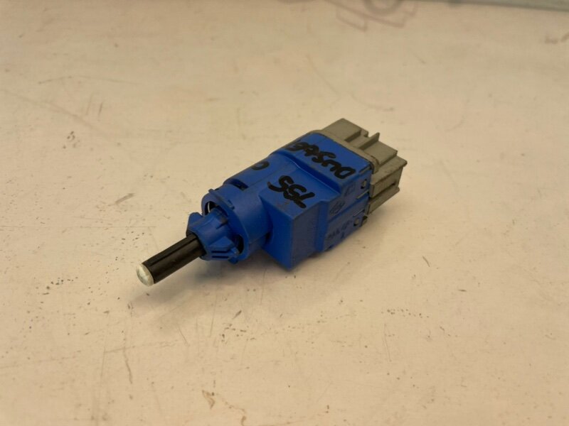 Б/У концевик педали сцепления Renault Duster 2014 HSM F4RA400 46726 RENAULT арт. 253255192