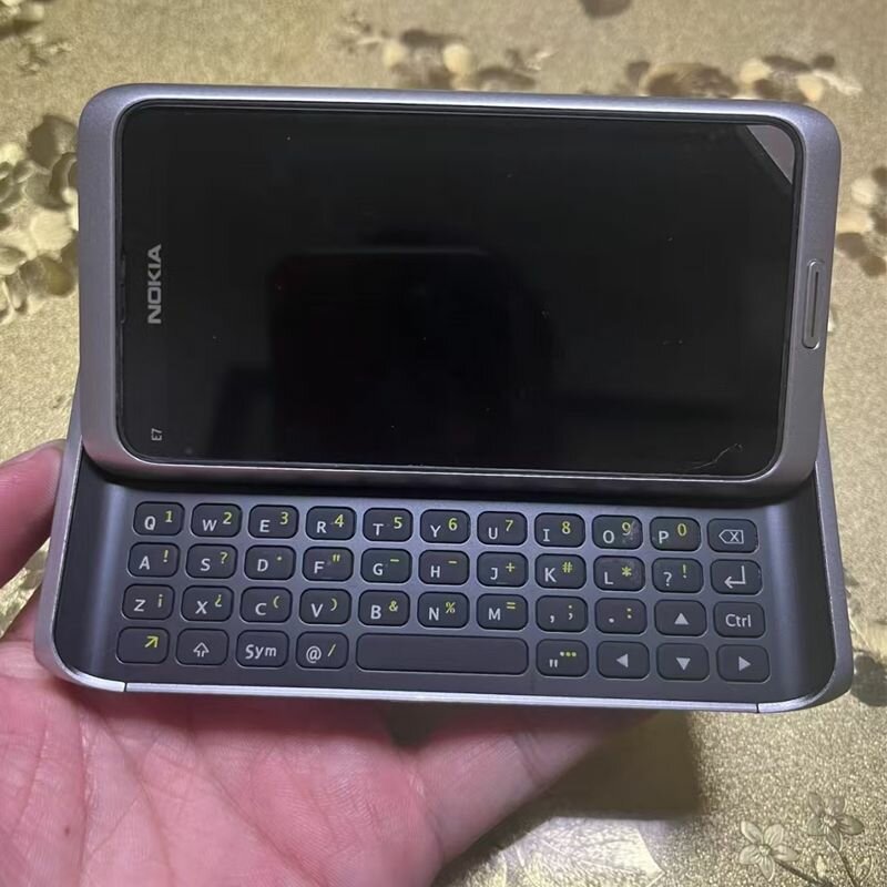 E7-00 Полная клавиатура с боковой сдвижной крышкой 3G мобильный телефон 4 дюйма сенсорный экран 8 МП пикселей