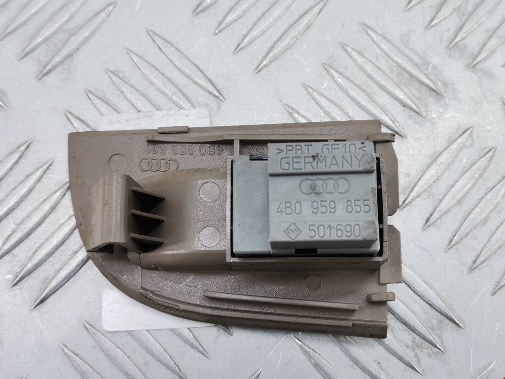 Кнопка стеклоподъемника / 1975371 501690 4B0959855A для Audi A6 C5 (с пробегом)