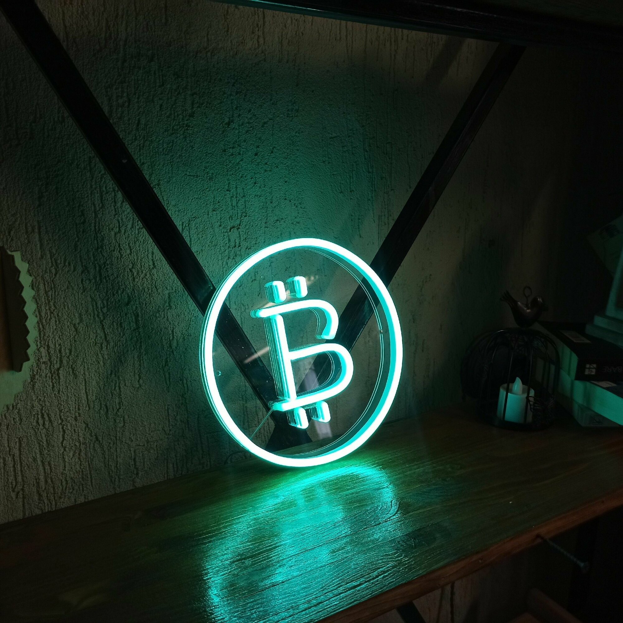 Неоновый светильник Elmarto Маленький биткоин, 20 см, бирюзовый