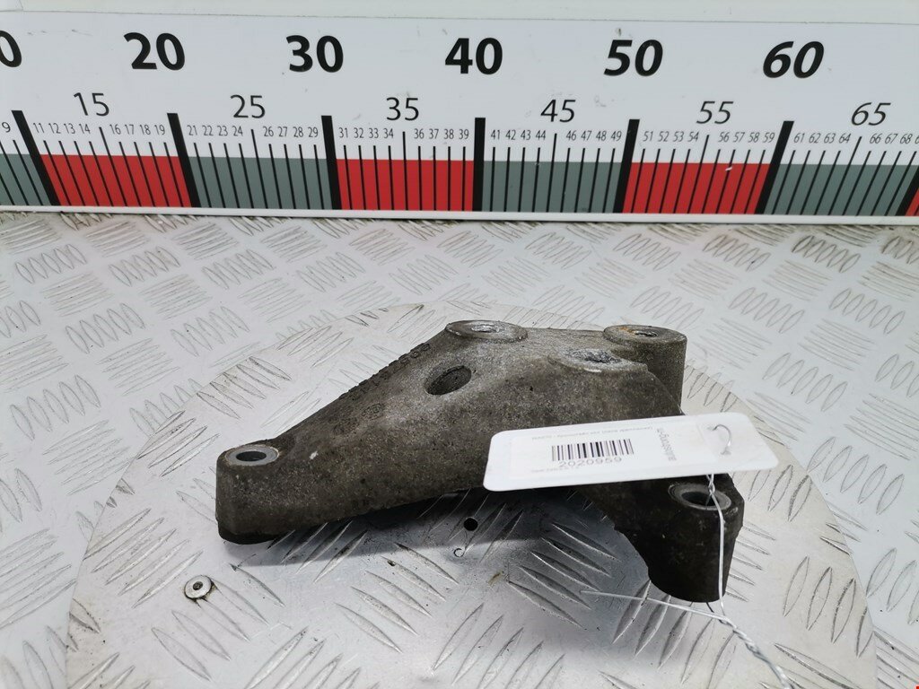 Кронштейн (крепление лапа траверса) кпп Opel Zafira B 90538555 арт. 2020959