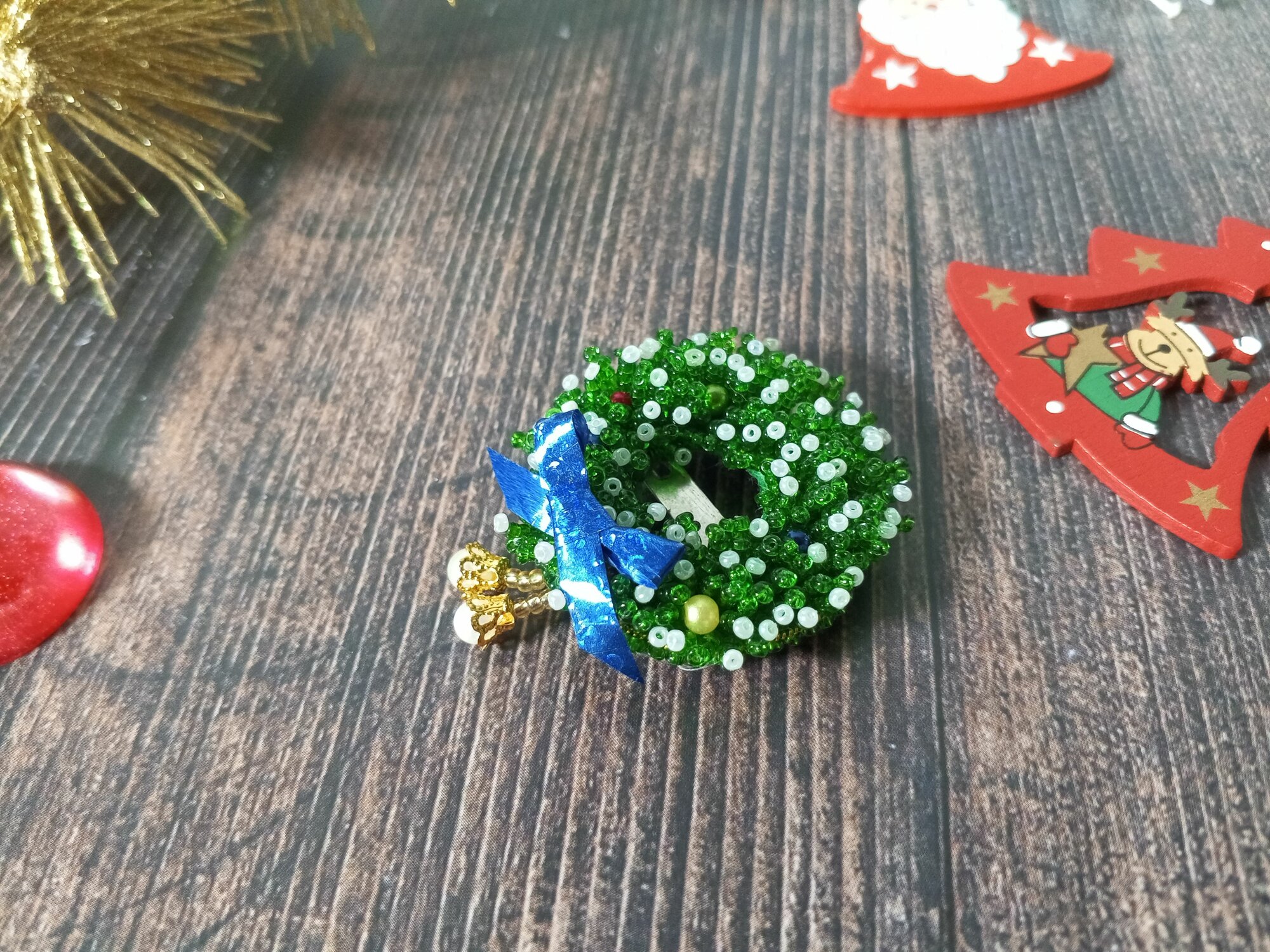 Брошь, бисер