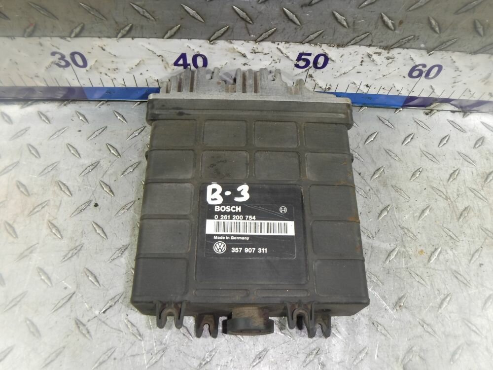 Блок управления двигателем Volkswagen Passat B3 (1988—1993) 357907311
