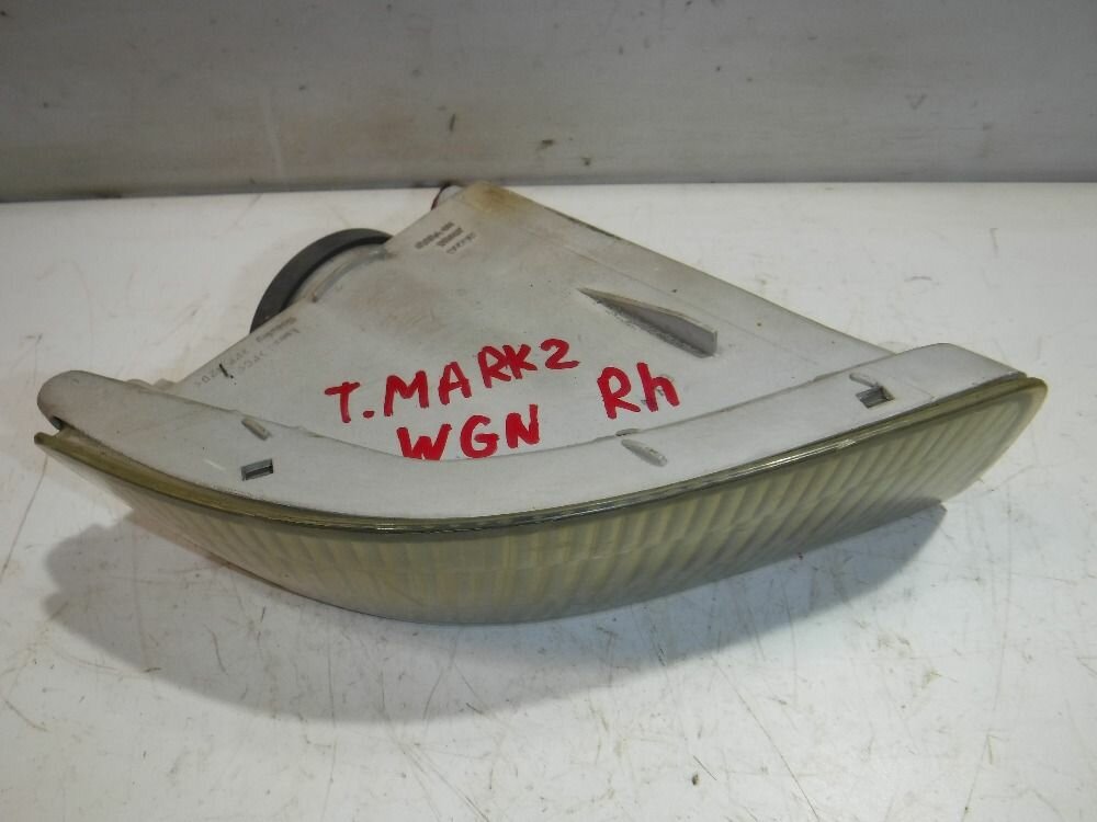 Фара противотуманная правая Toyota Mark II