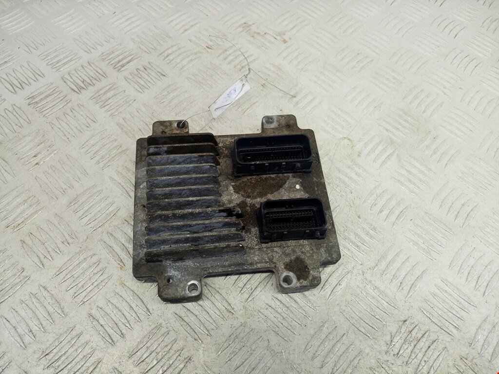 Блок управления двигателем Opel Astra J 12679199 арт. 812400