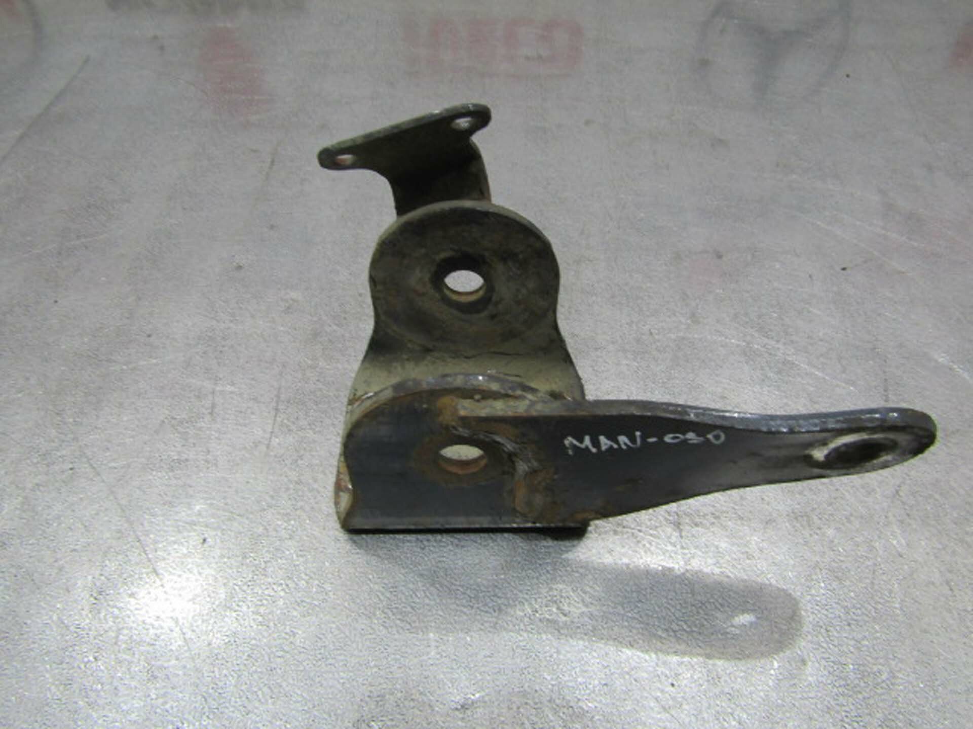 Кронштейн торсиона кабины правый MAN TGA, TGX, TGS