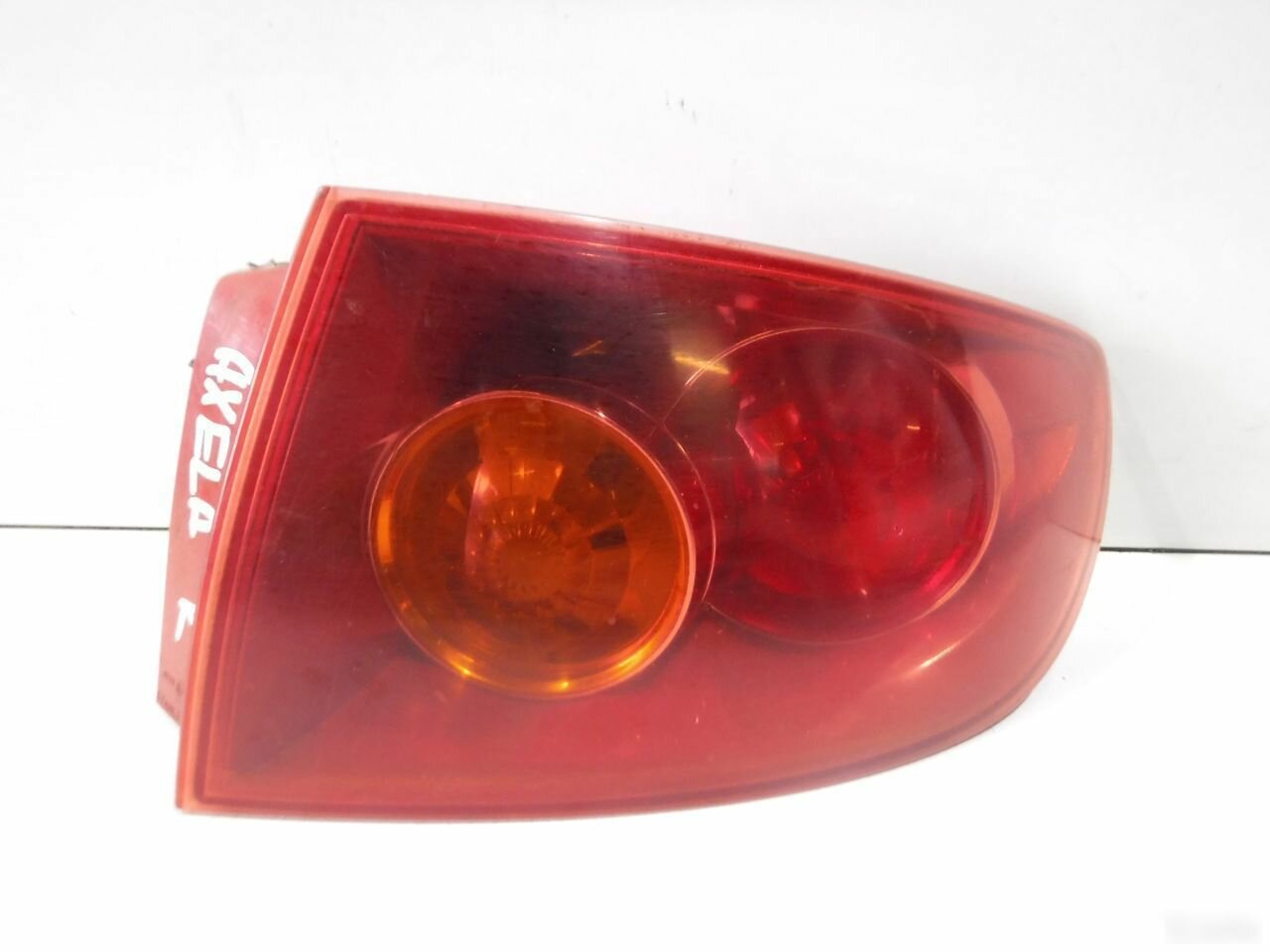 Фонарь задний правый Mazda Axela I (2003—2009) BN8V51150E