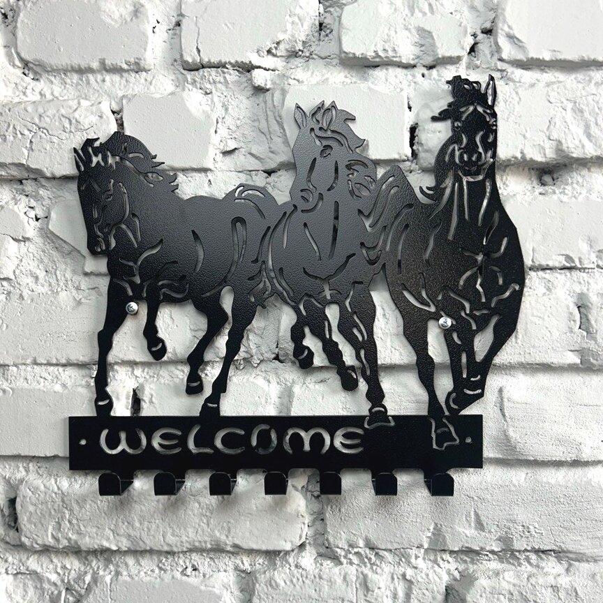 Ключница "Кони", металлическая, с крючками, 7 крючков, чёрная, 34х4 см