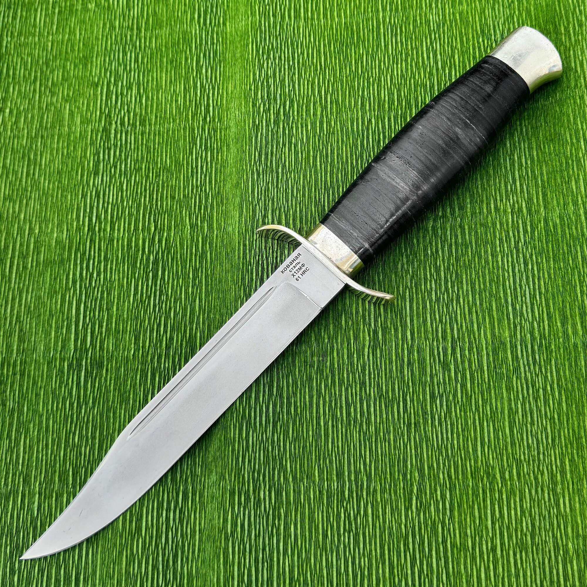 Нож разведчика НР-40 с обратной гардой из кованой стали Х12МФ, гарда и основание из мельхиора, рукоять набоная кожа