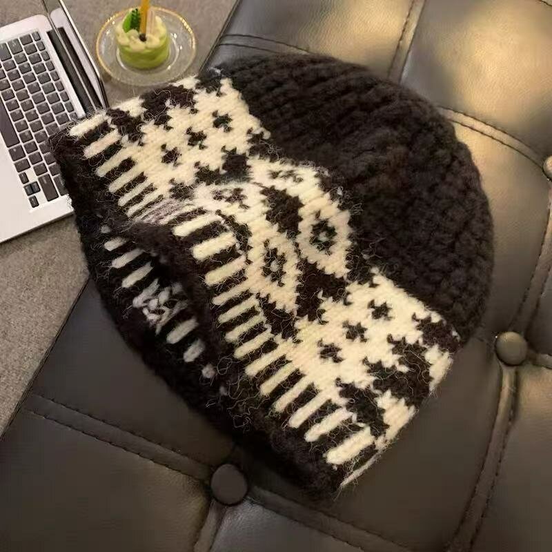 Черная вязаная шапка для женщин в зимнем стиле в корейском стиле, маленькая шерстяная шапка-ведро, открывающая лицо, утолщенная, морозостойкая и теплая шапка