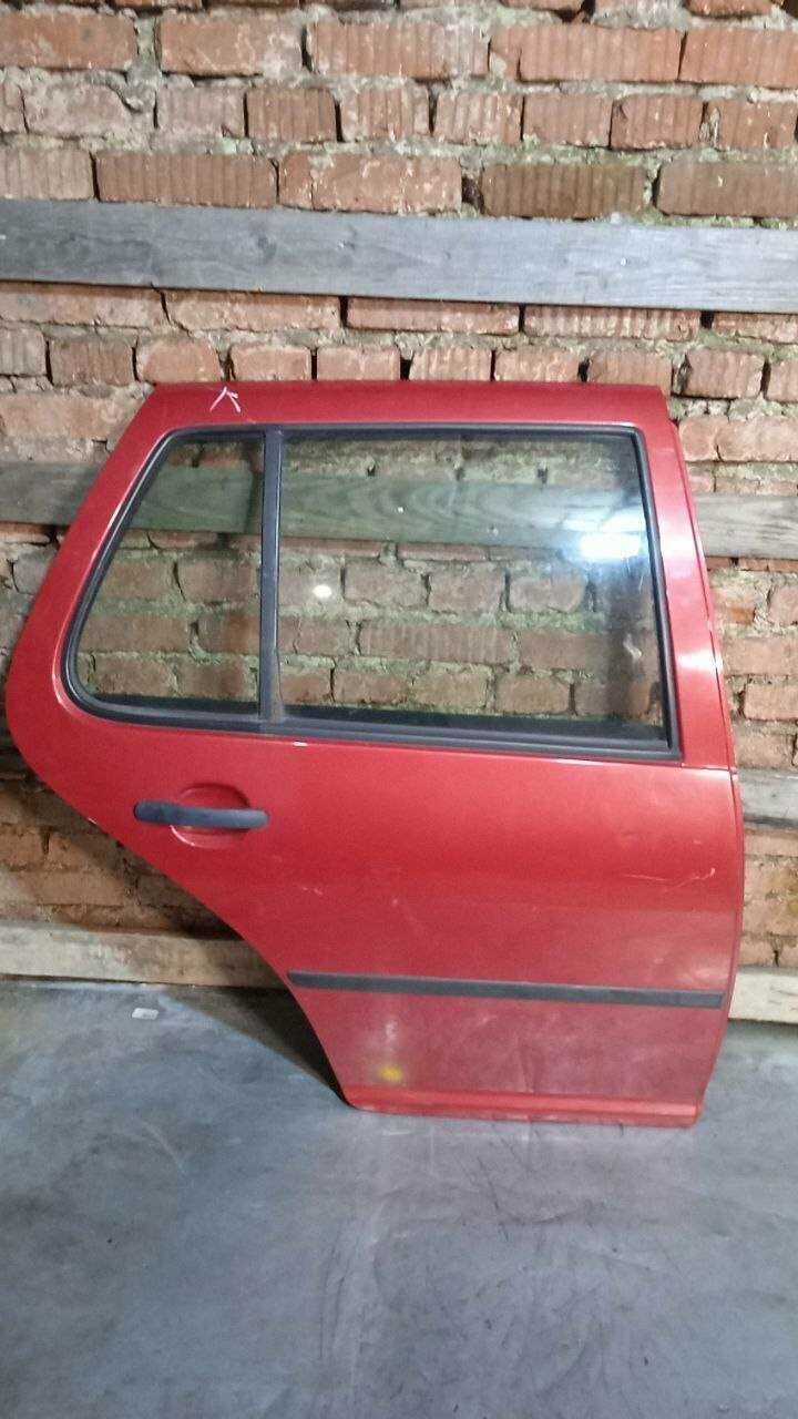 Дверь задняя правая Volkswagen Golf 4 2000