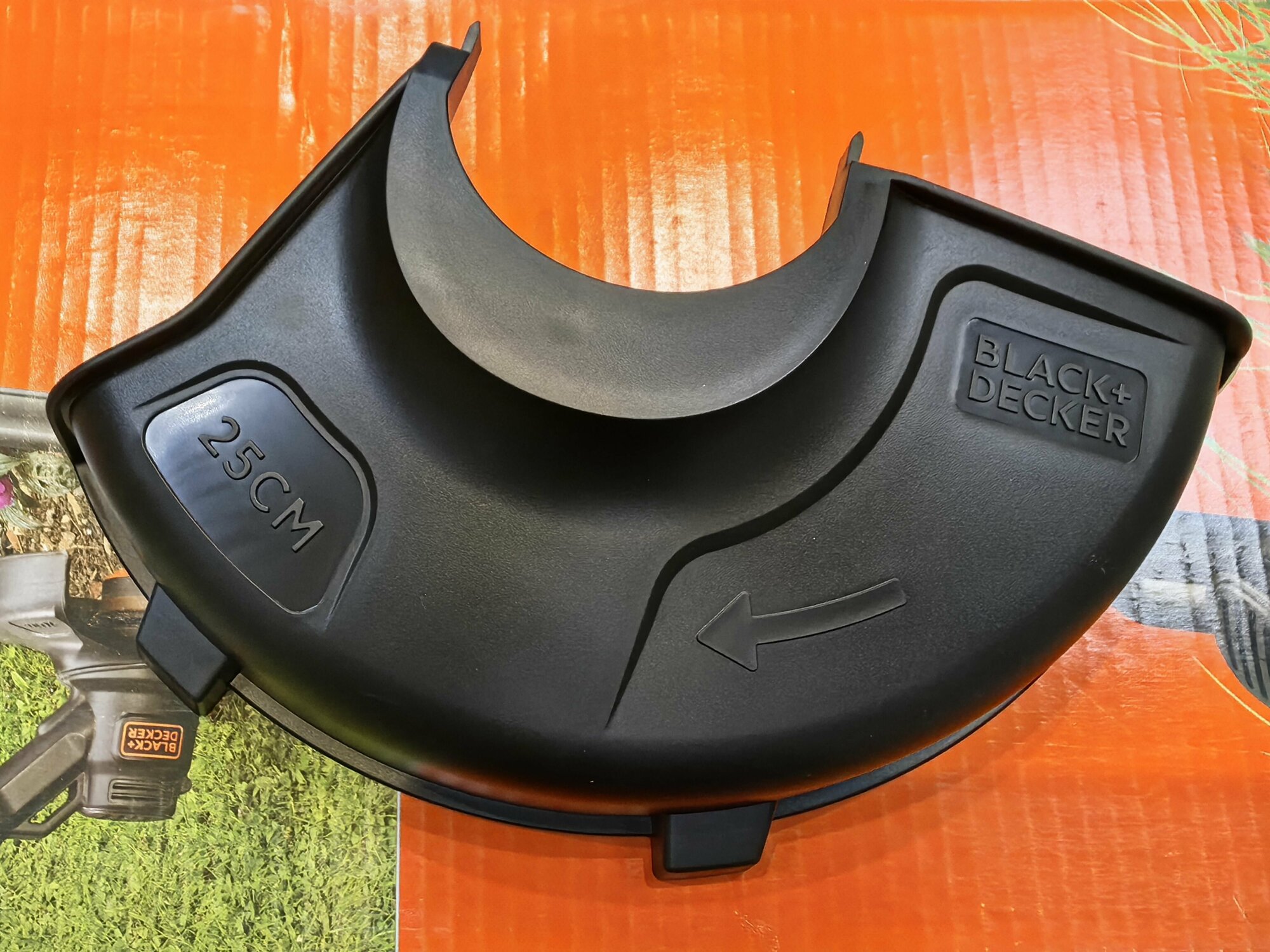 Защитный кожух для триммера 25см BLACK DECKER ST1823 TYPE 4