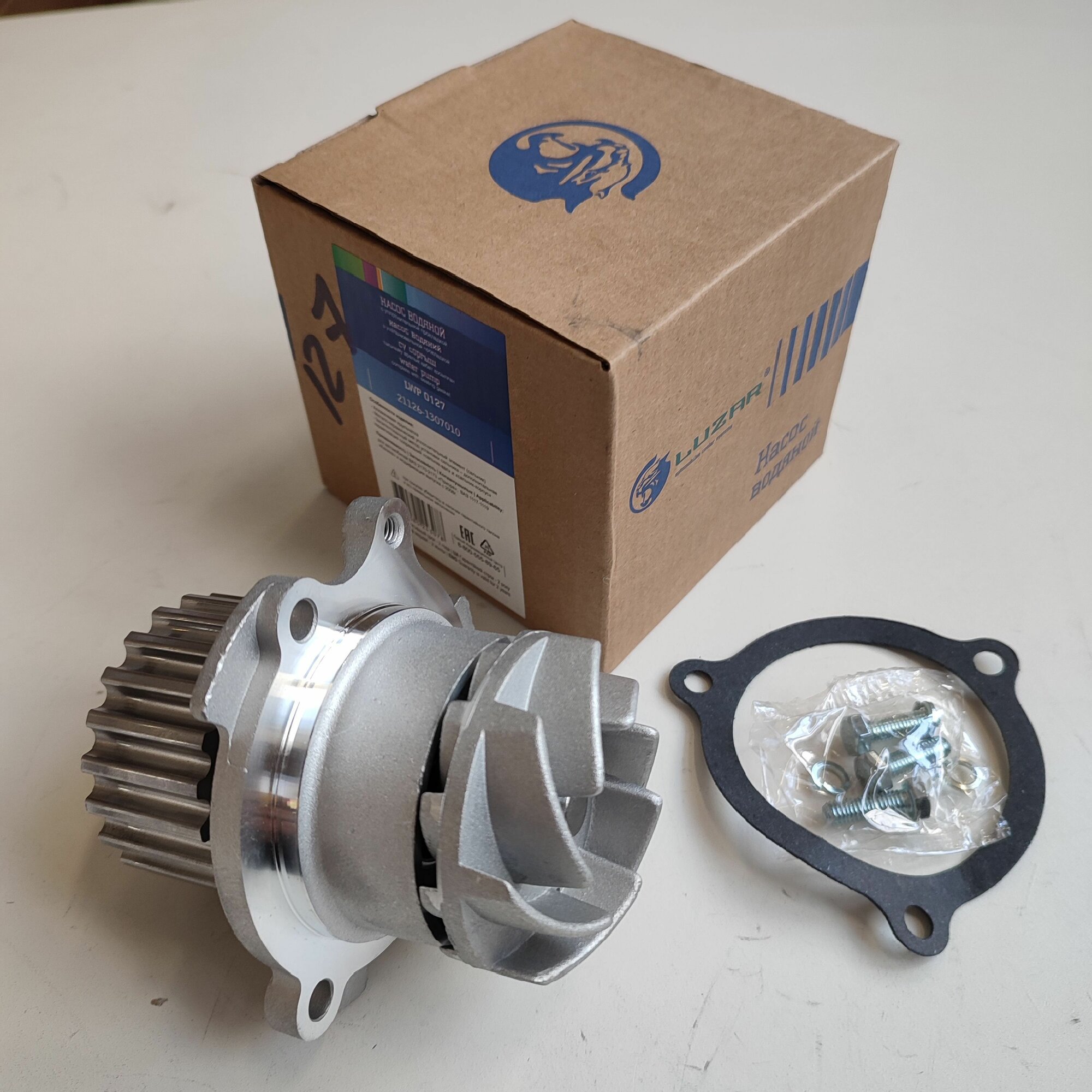 Насос водяной (помпа) Luzar, Lada Калина, Приора, Гранта, Веста с 16 кл. 21126-1307010 LWP 0127
