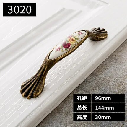 Винтажная ручка 3020, белая керамика с бронзовым декором, 96mm