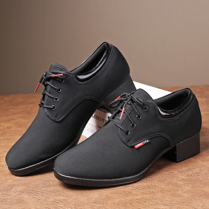 Спортивные туфли