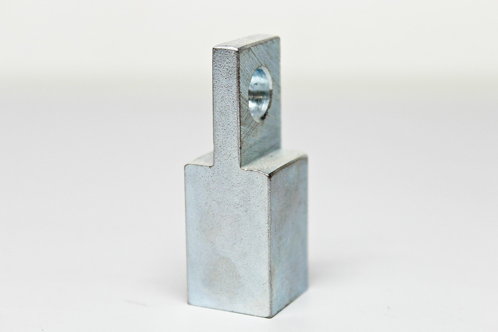 Вилка 1784.33.20 02.00.02 электромагнита с проушиной