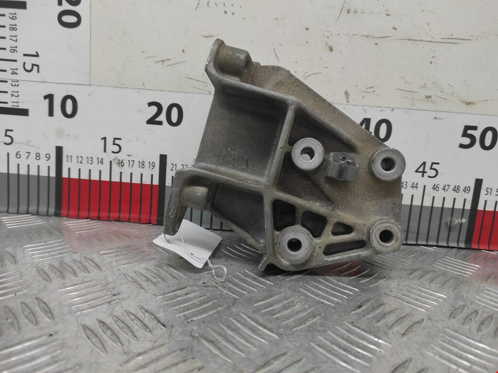 Кронштейн (крепление лапа) двигателя Renault Laguna 1 7700817177 арт. 2103936