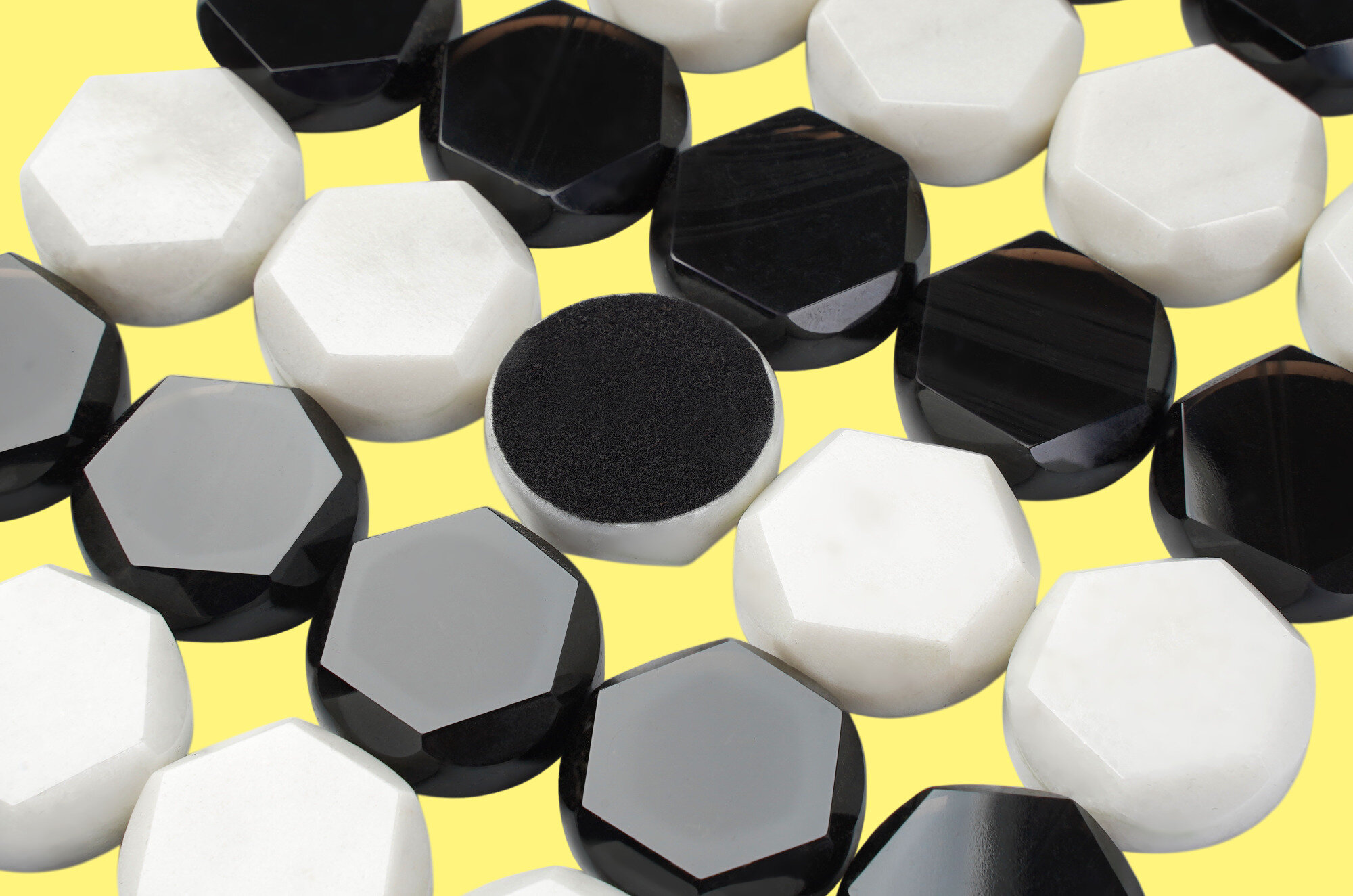 Фишки для нард 29 мм Грани (обсидиан и мрамор, с подклейкой)