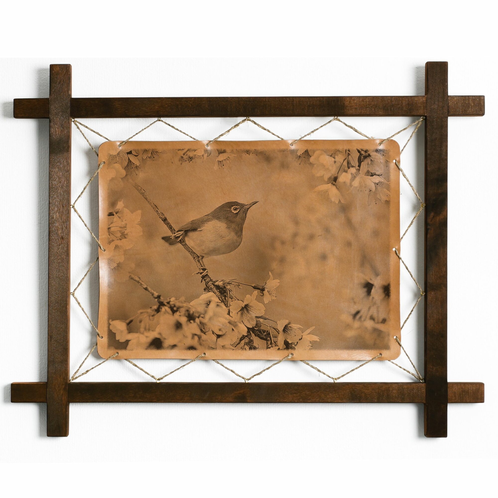 Интерьерная картина из натуральной кожи "Птичка на ветке", декоративное настенное панно в деревянной раме, BoomGift