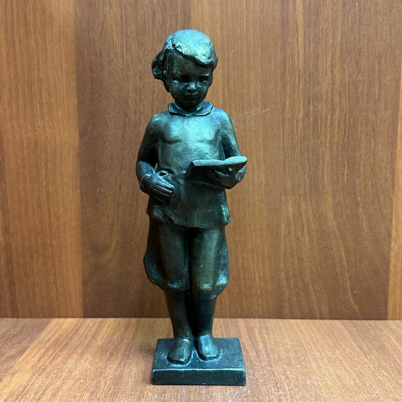 Статуэтка Ленин в Детстве с книгой Высота 29 см Вес 1,4 кг СССР редкая!