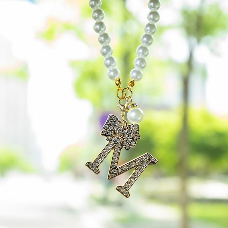 Новая свежая жемчужная цепочка с бантом и буквами, подвесное украшение для заднего зеркала автомобиля, интерьерное