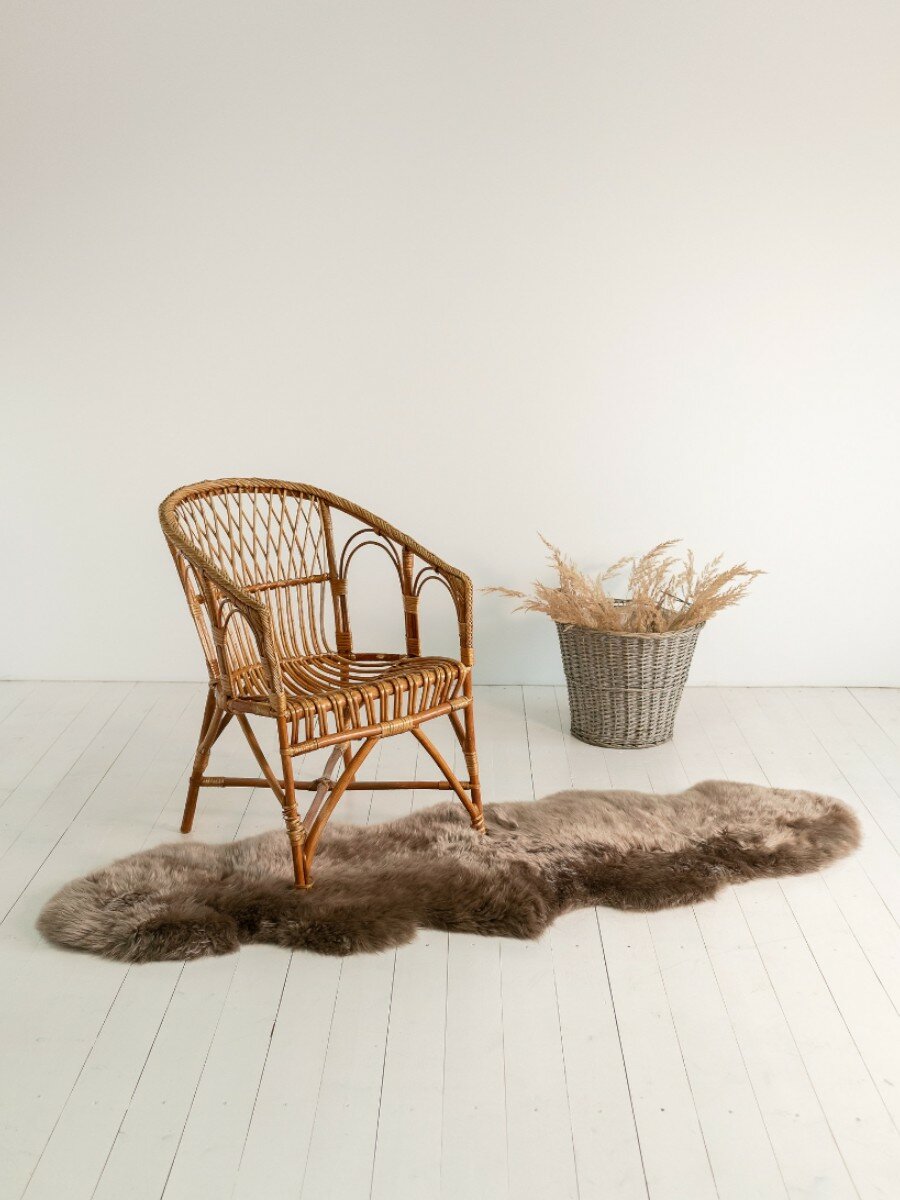 Ковер из двух новозеландских овечьих шкур Shkura-Dekor кофейный