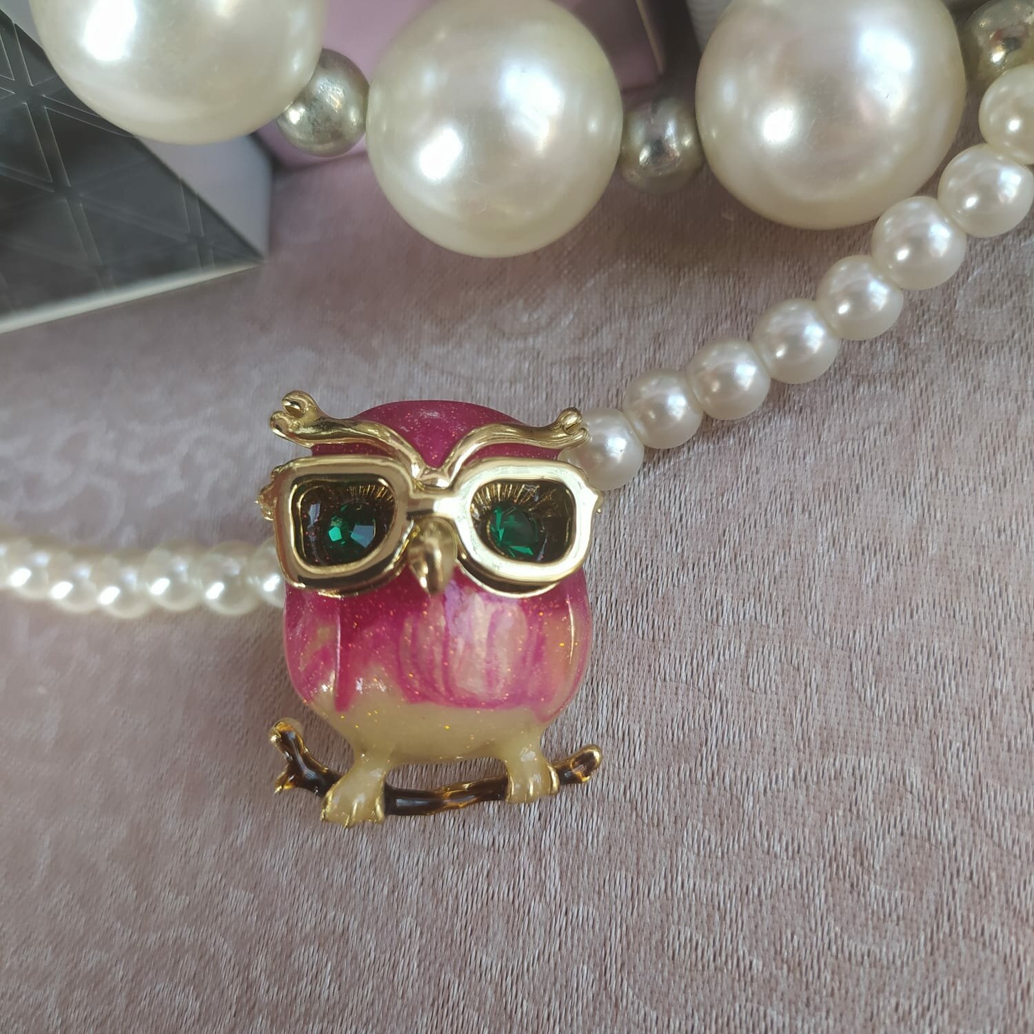 Брошь, эмаль, стразы