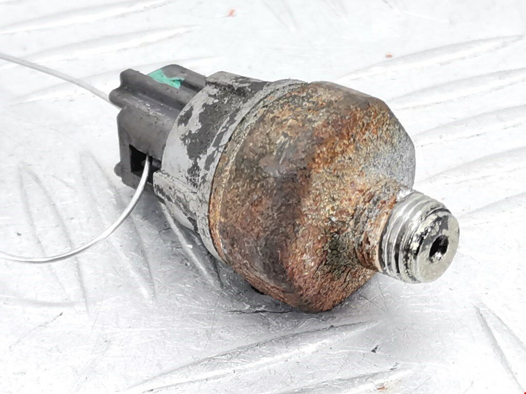 Датчик давления масла Toyota Corolla Verso 2 8353028010 арт. 1973593