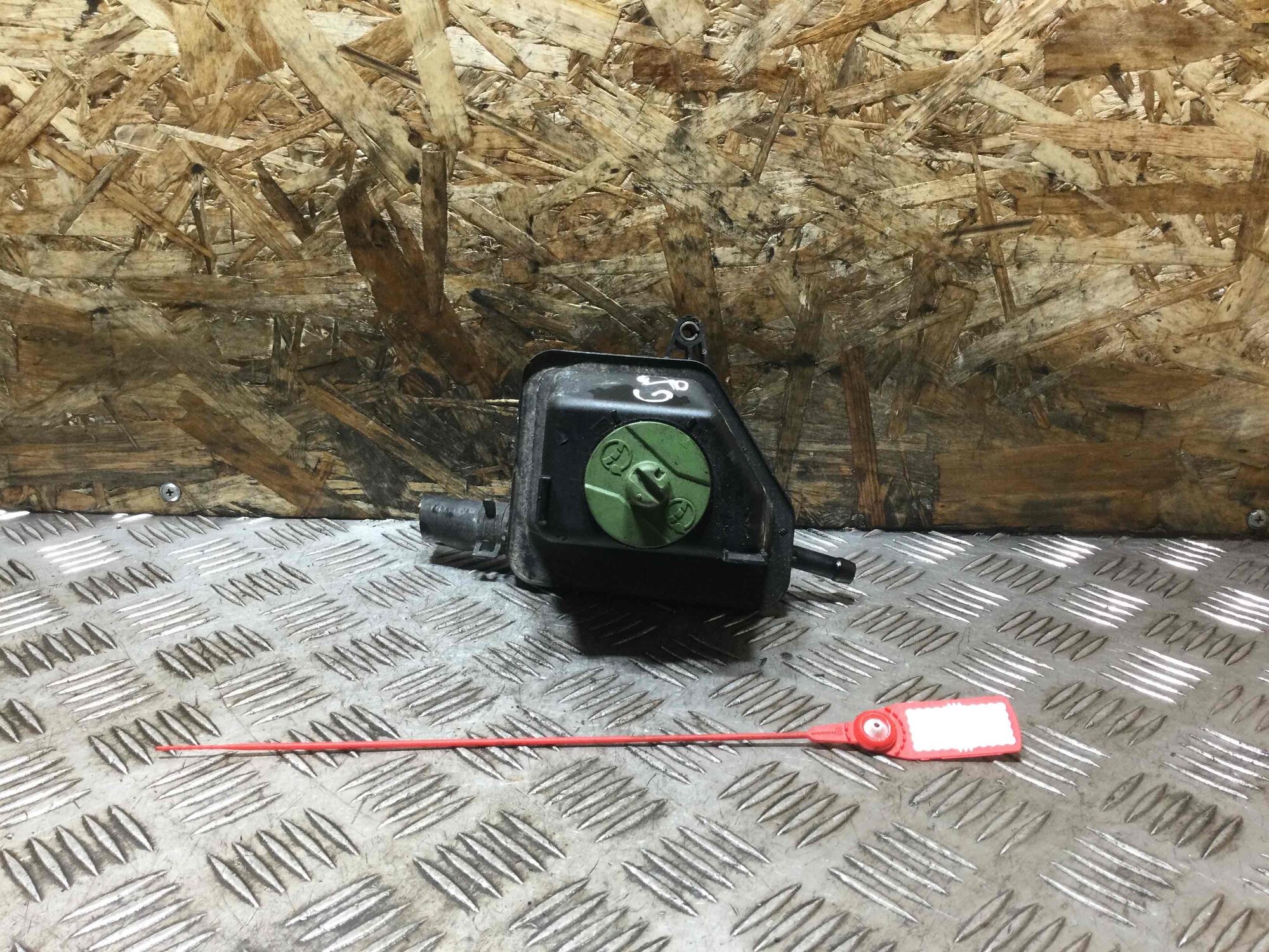 Б/У Бачок гидроусилителя Volkswagen Golf 4 поколение (1997-2004) 2000 г.