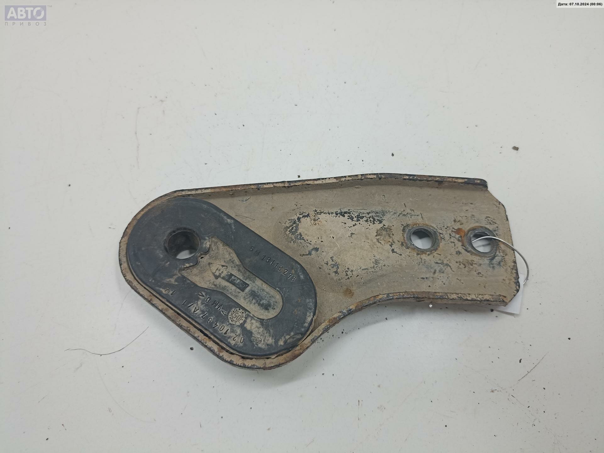 Кронштейн радиатора Opel Astra H (2004-2009)