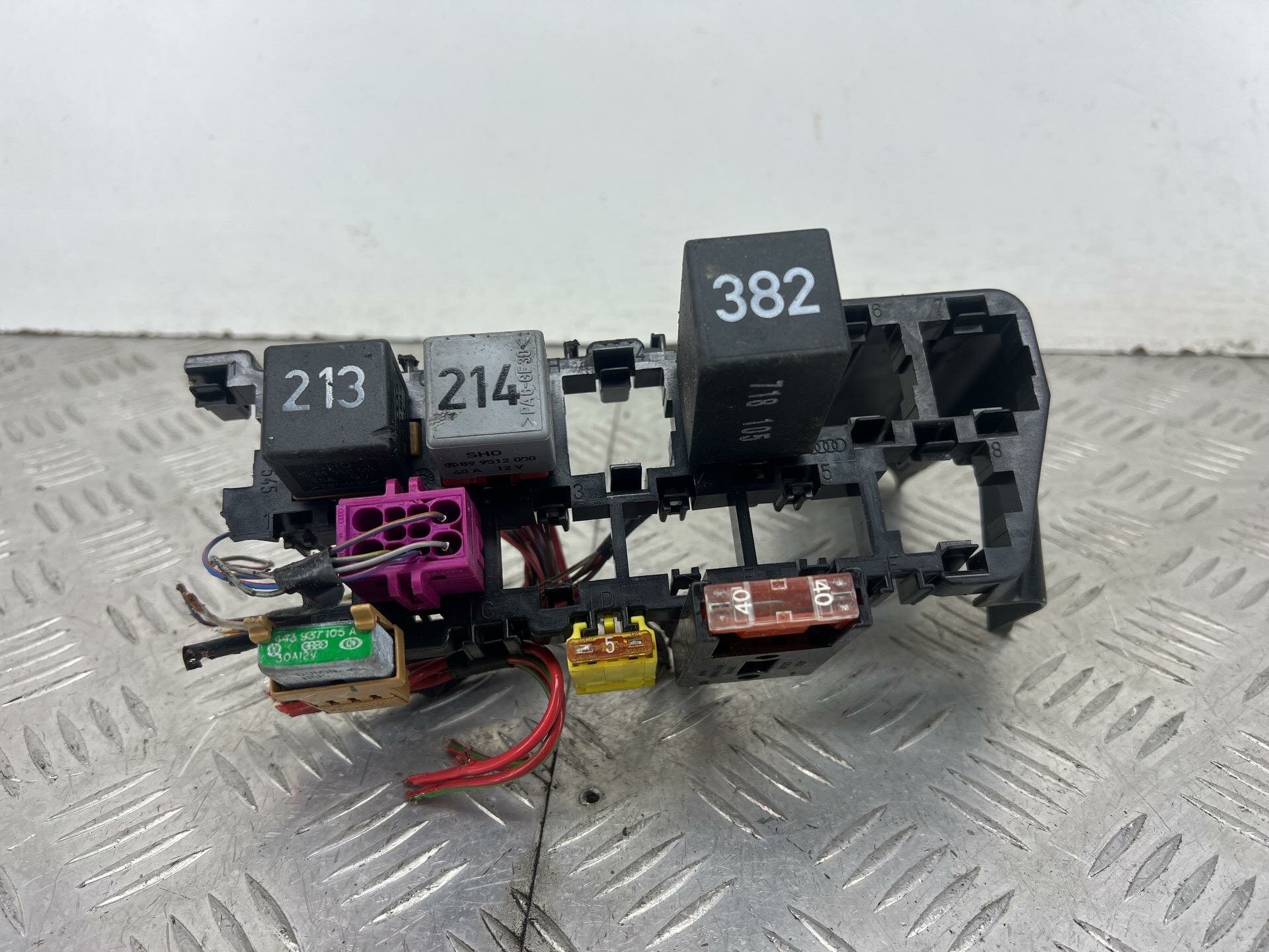 Блок реле Audi A4 B5 1997 8D1937545