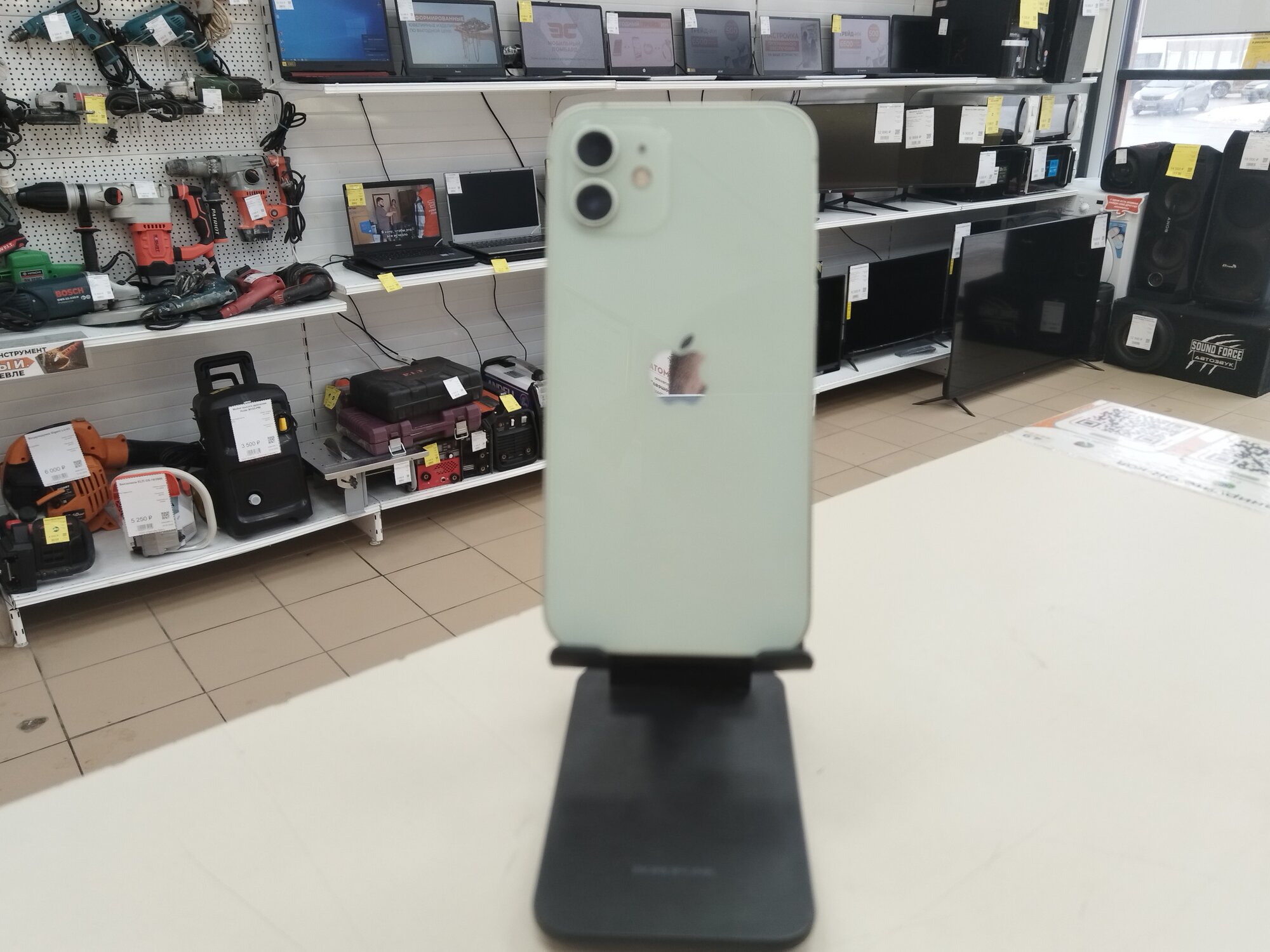 Смартфон Apple iPhone 12 64Gb б\у уценка