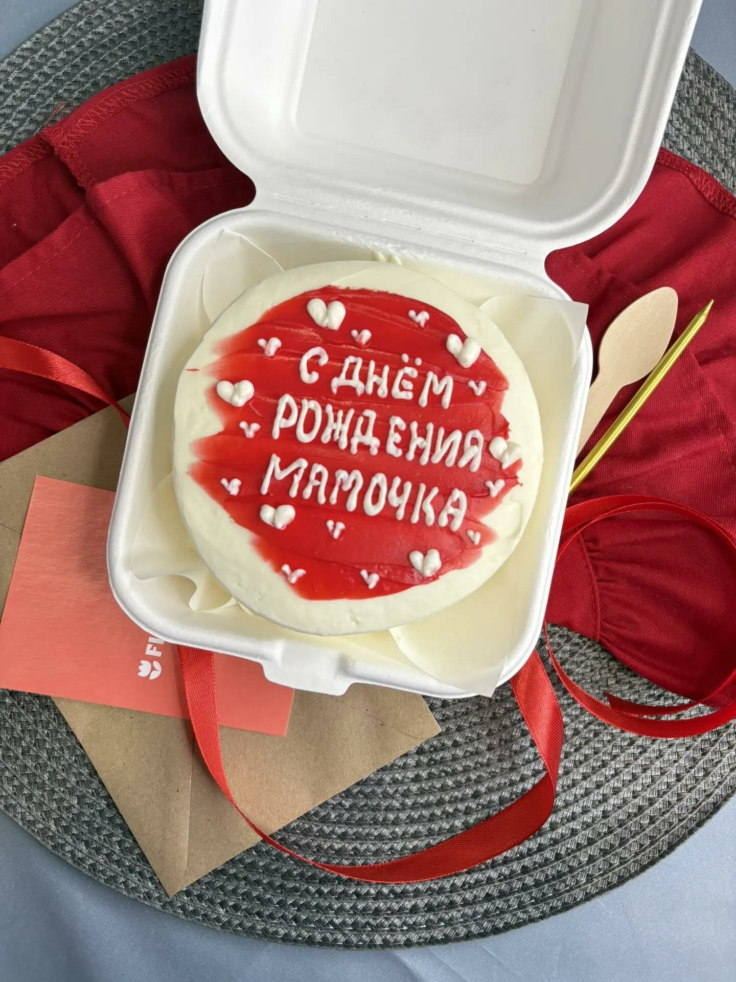 Бенто торт маме клубничный , на день матери , 8 марта . Открытка, свеча, ложка